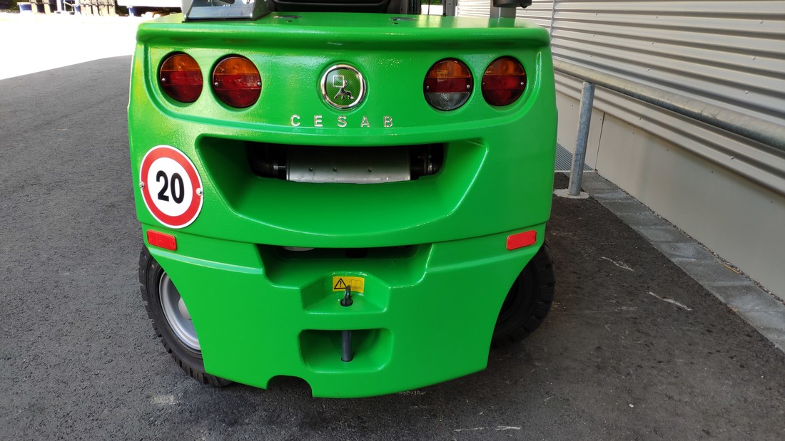 Rückansicht Gabelstapler M325 CESAB