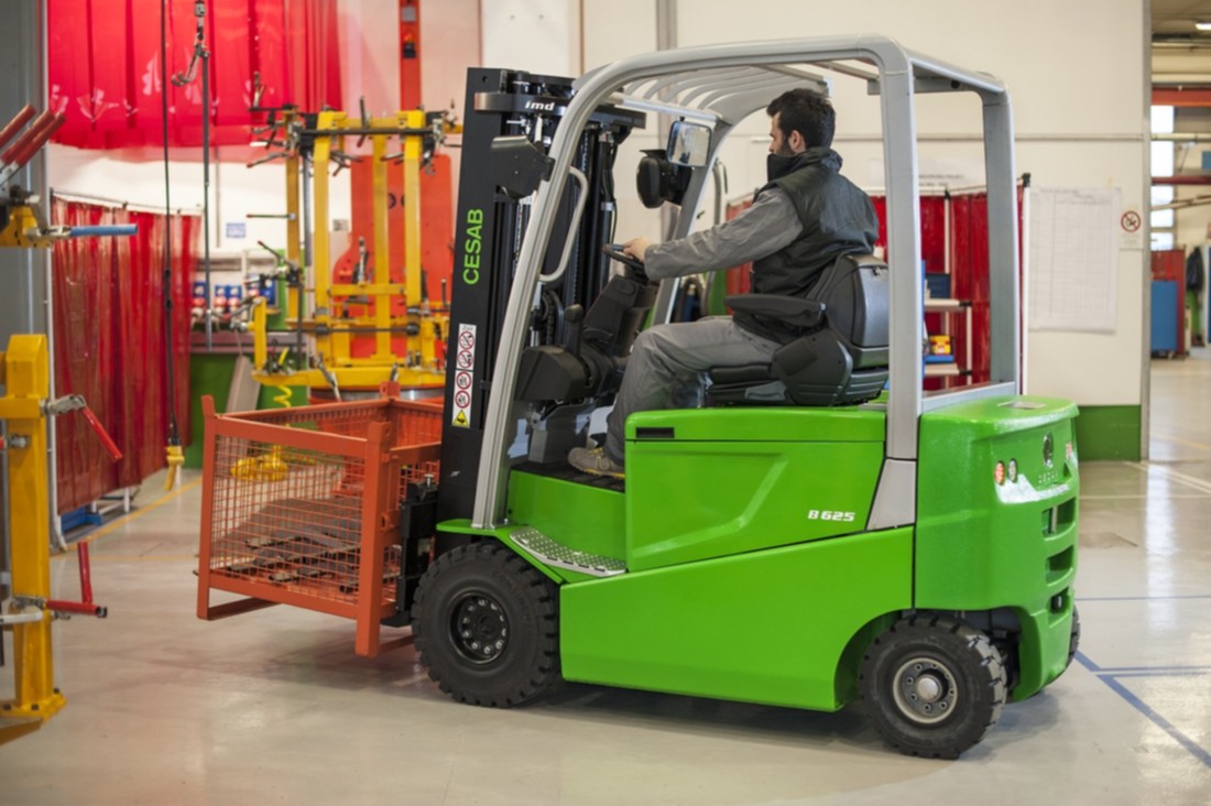 CESAB B600 Gabelstapler in der Industrie.